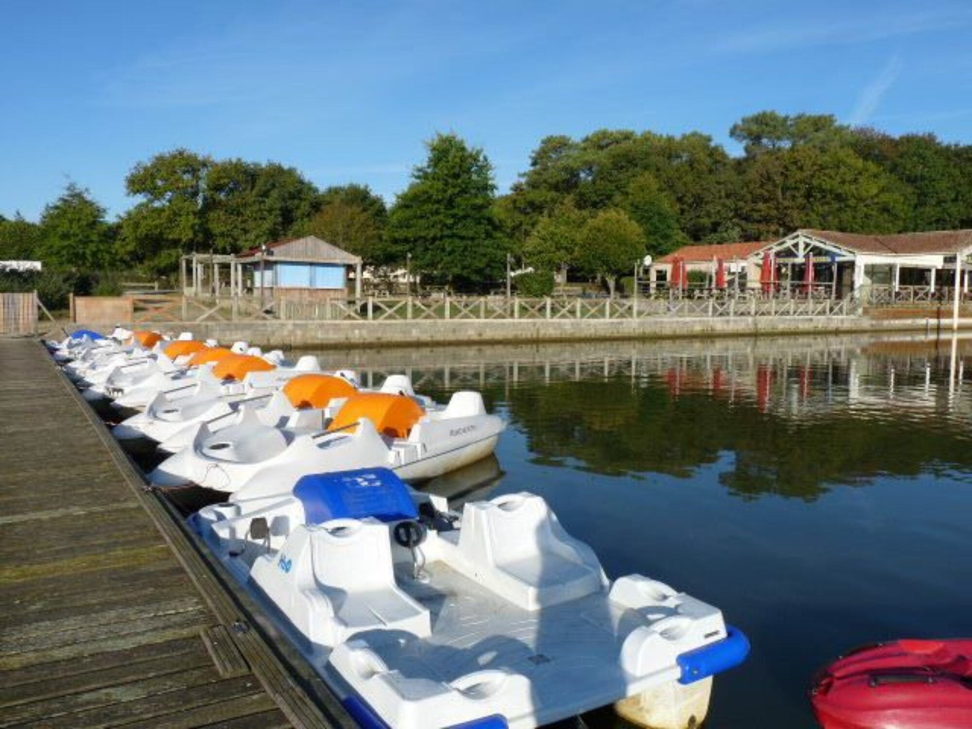 PEDALO LAC DE LA TRICHERIE - Office de Tourisme du Pays des Herbiers